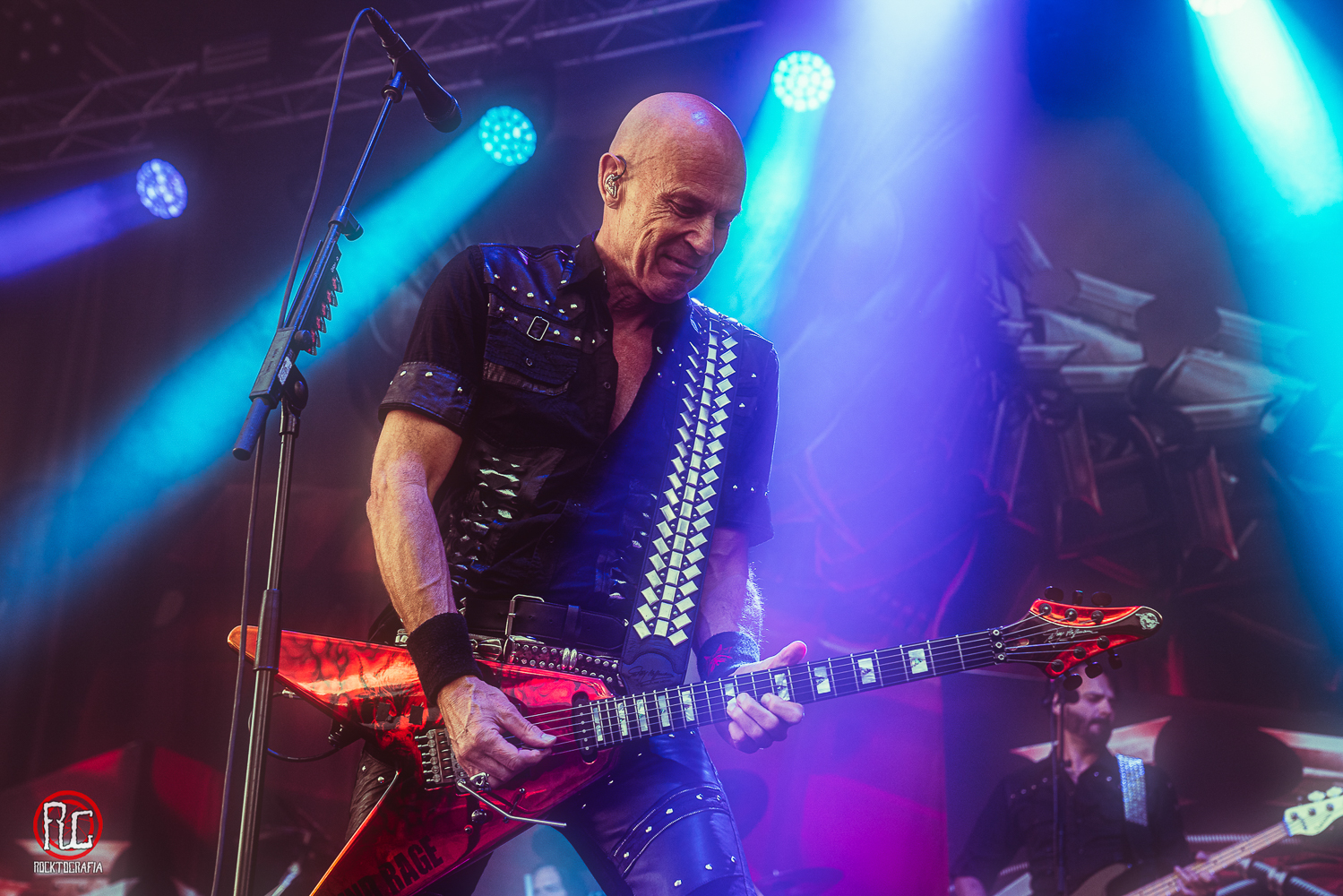 Accept's Wolf Hoffmann shows how to play “Fast As A Shark” - Chaoszine