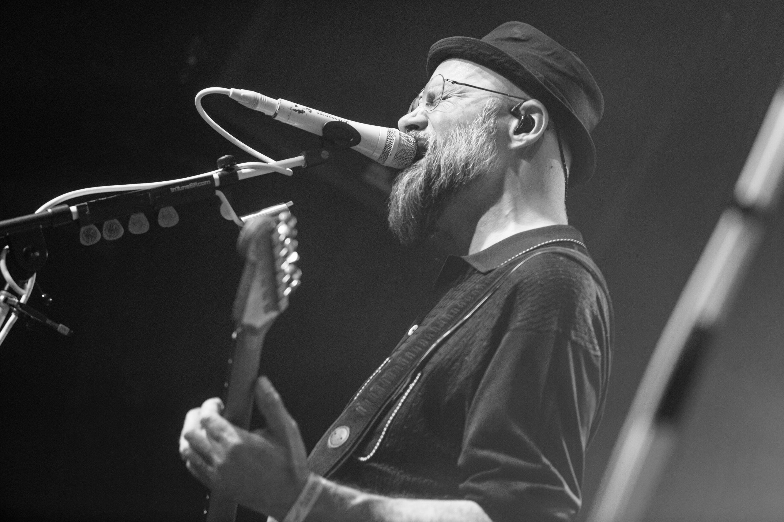 A visual and musical act: Report from Von Hertzen Brothers live at Tavastia, Helsinki 10.02 ...