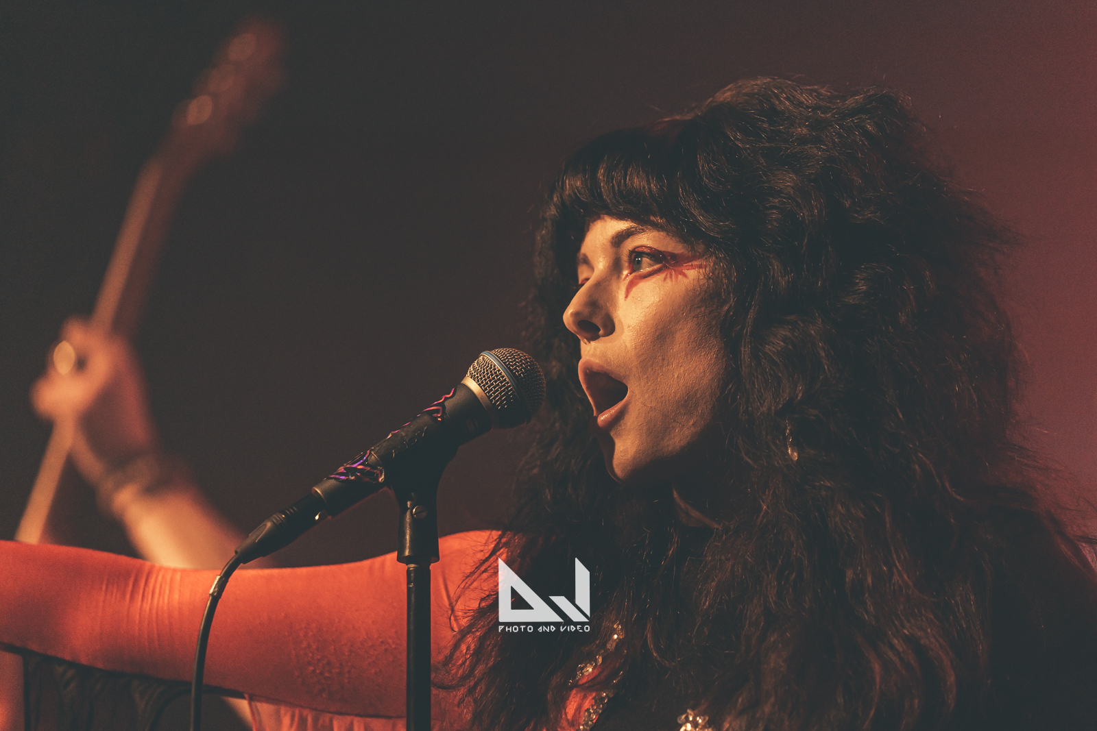 The dark side of the glam: Video report from Starbenders live at ...