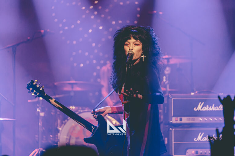 The dark side of the glam: Video report from Starbenders live at ...