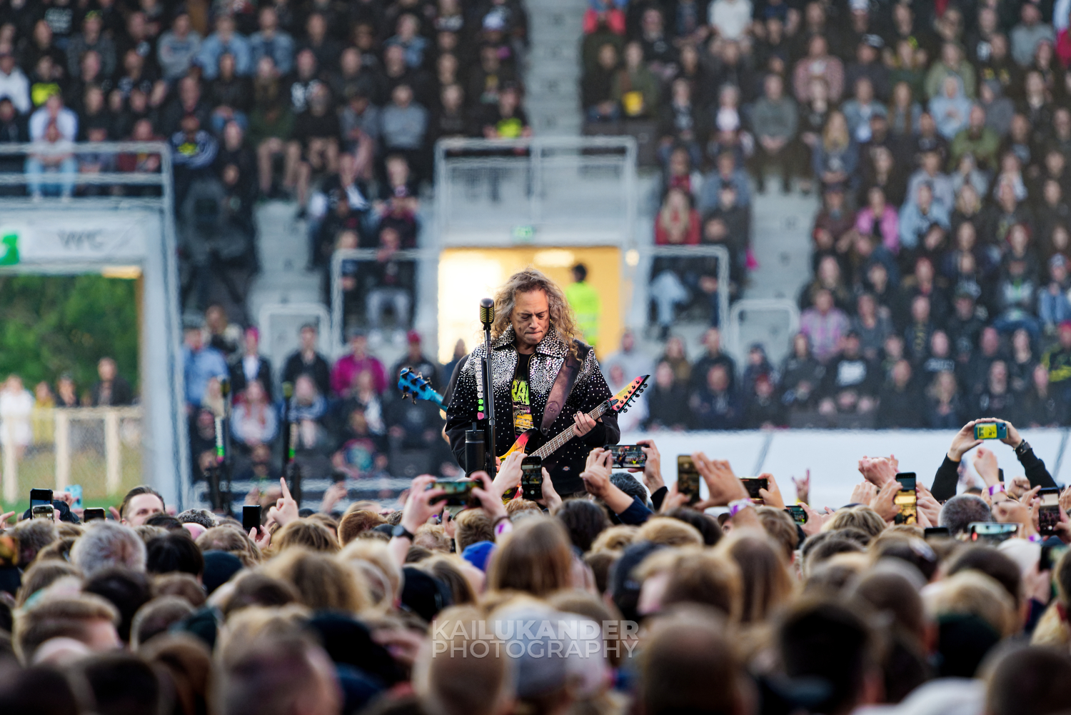 Kirk Hammett has amassed an impressive arsenal of 767 riffs for ...