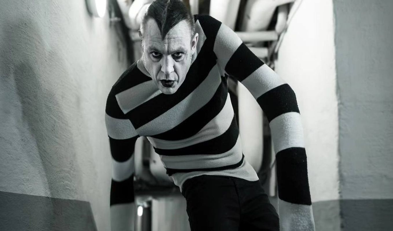 Henric de la Cour: Music video for "Dead Hank" released, album on the ...