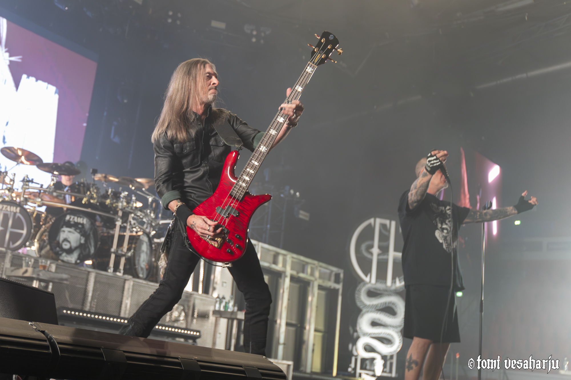 Video available of Pantera performing "Walk" with two members of ...