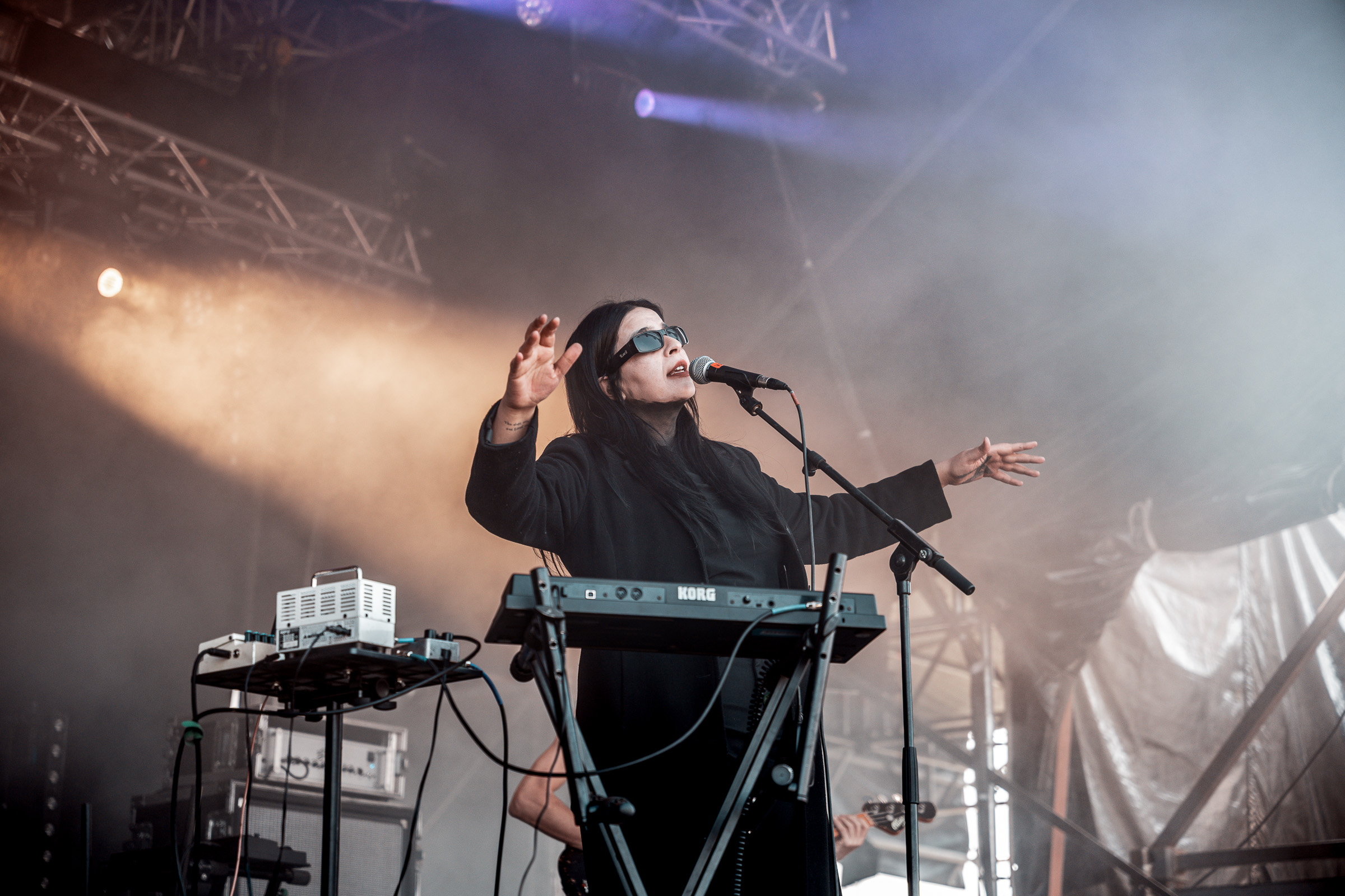 VOWWS finally reveal new album "I'll fill your house with an army ...